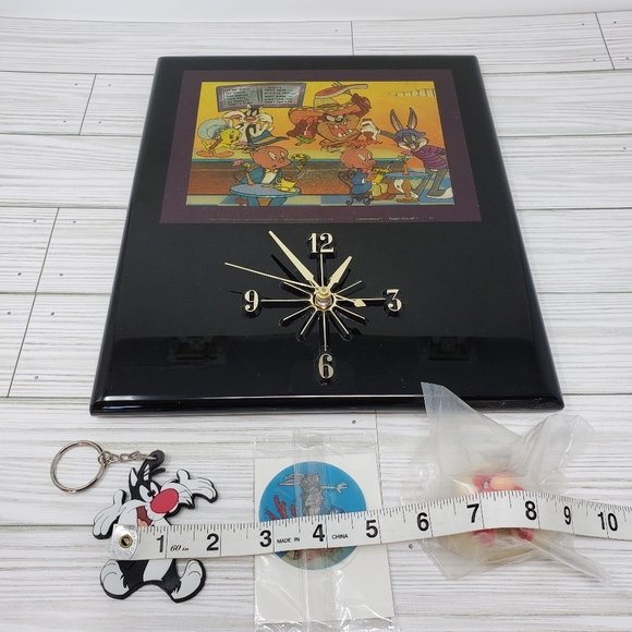 Wall Decor | Looney Tunes Clock | Poshmark